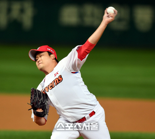 포토 6회 마운드 오른 김태훈