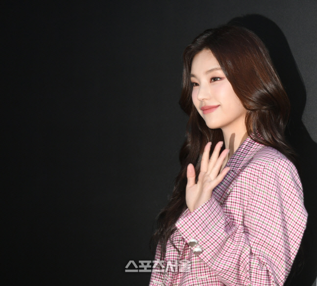 포토 있지 예지 미소 가득