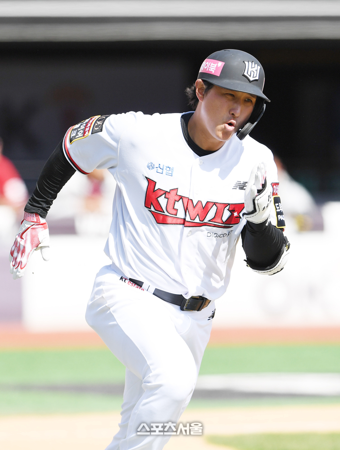 ‘벤자민 호투+황재균 대포’ KT, SSG 4-1 제압...시범경기 ‘2연승’ [SS수원in]