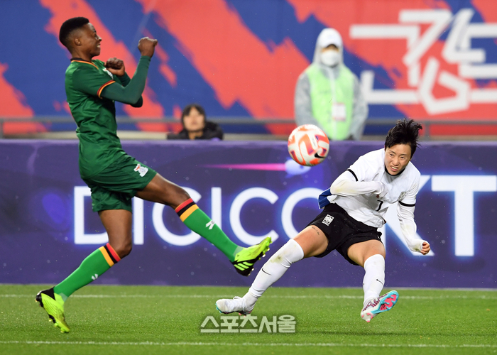 [포토]크로스 올리는 손화연