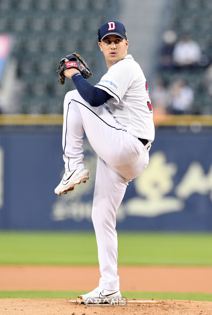 [포토]두산 딜런, 한화전 선발 등판으로 KBO리그 데뷔