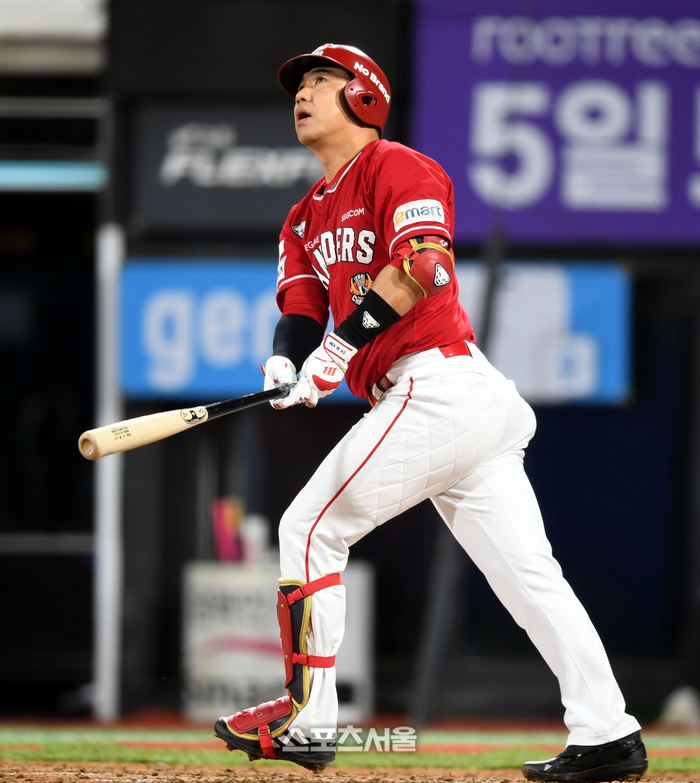 ‘이건욱으로 앤더슨 잡았다’ SSG, KIA에 5-3 역전승...기쁨 ‘두 배’ [SS광주in]