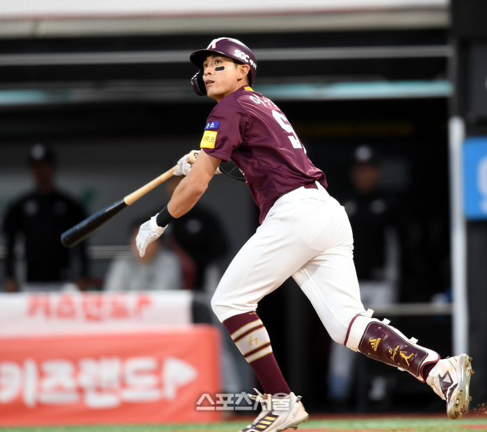 [포토] 이정후 '파울? 홈런?'