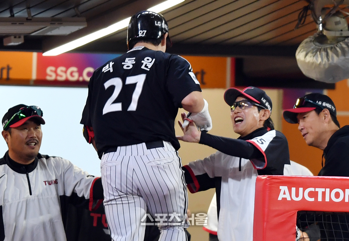 [시리얼포토]‘누가 염갈량을 미치게 하는가?’ SSG전 11호, 12호 홈런으로 홈런단독선두 질주하는 박동원