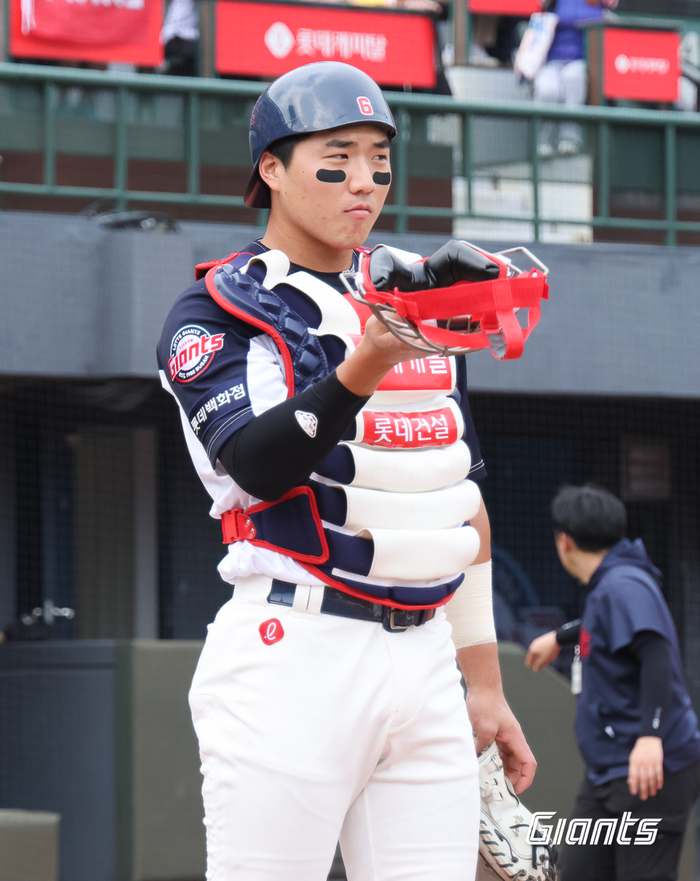 ‘팝타임 1.8초대 롯데 슈퍼 포수, 비교 대상도 없다’ 적장도 인정한 KBO 역대 최고 송구[SS시선집중]