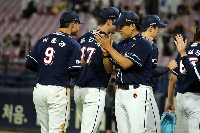 KT·NC 투타 조화 KIA 화력 두산 버티기 4팀 4색 피말리는 3위 쟁탈전 결국은 마운드 싸움[SS 포커스]