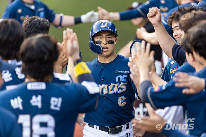 KT·NC 투타 조화 KIA 화력 두산 버티기 4팀 4색 피말리는 3위 쟁탈전 결국은 마운드 싸움[SS 포커스]