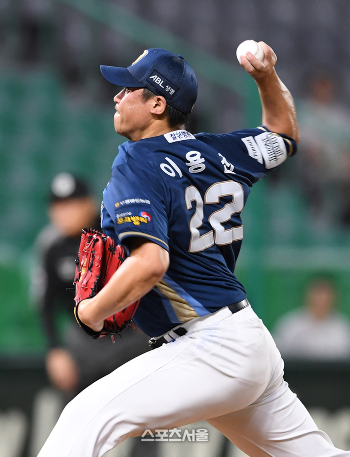 [포토]역투하는 NC 이용찬