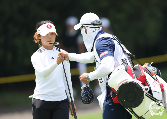 ‘국대’ 김민솔이 감탄한 숏게임 능력, KLPGA투어 신인왕 선두주자 황유민 “나는 아직도 목 마르다”[SS 서귀포in]