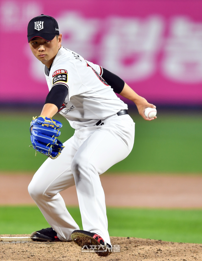 [포토]‘KT-KIA 더블헤더 2차전 선발나선 이선우’