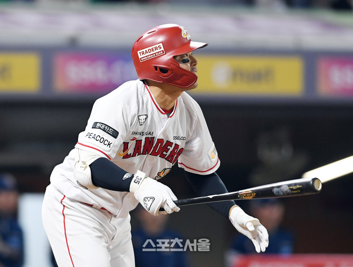 철벽 불펜 김진성 VS 트리플 크라운 페디, KBO 9월 MVP 후보 발표