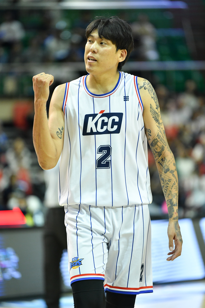 KCC 최준용 효과 톡톡, 가스공사에 20점차 완승[KBL컵대회]