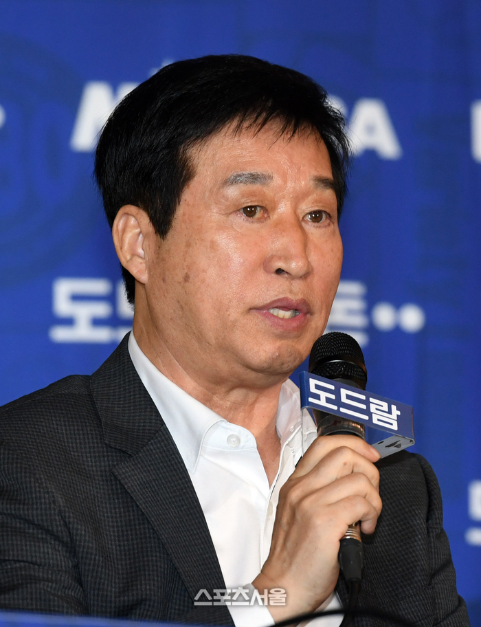 [포토]2023-2024 시즌 각오 밝히는 IBK기업은행 김호철 감독