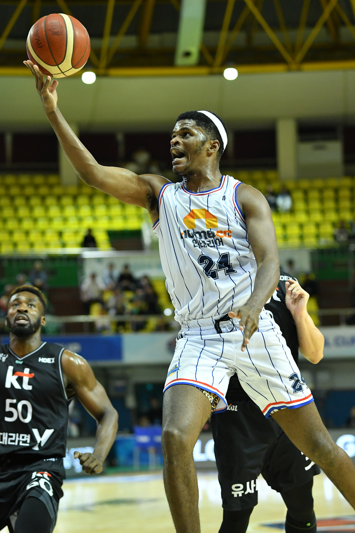 존슨 40점+허웅 쐐기 득점, KCC 연장 끝에 KT 꺾고 결승행[컵대회]