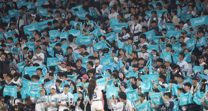 “오늘 우리는 미친다” 캡틴의 말대로…NC파크 첫 가을야구, 미쳤다! [WC1 현장속으로]