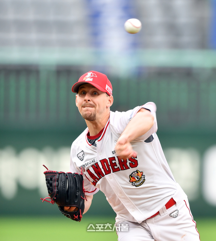 ‘불펜’ 맥카티, PO 가면 선발? “던지는 것 보고”...문승원 1차전 ‘예비 자원’ 대기 [준PO1]