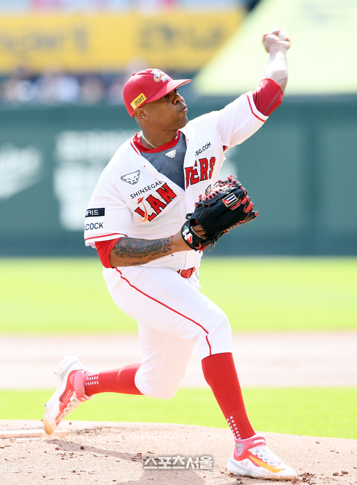 ‘8이닝 2실점’ 엘리아스 PS 데뷔전 찢었는데...‘두 가지’에 울었다 [준PO1]