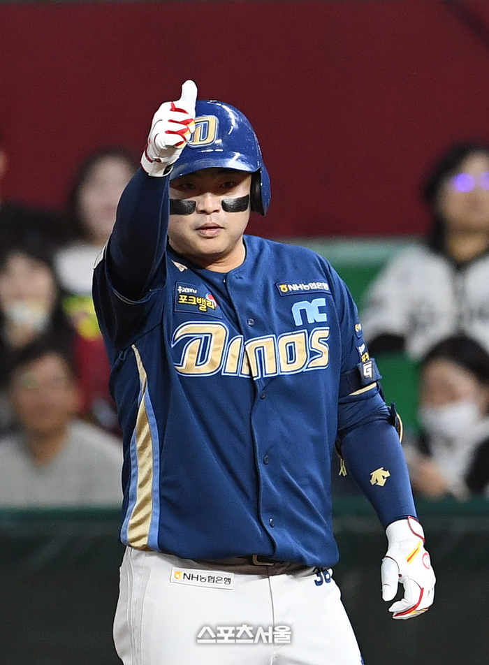 [포토]NC 권희동, SSG 김광현 상대 1타점 적시타
