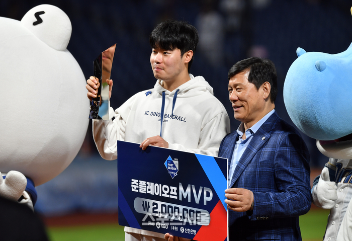 [포토]‘금메달에 이어 준PO MVP까지’ 김영규