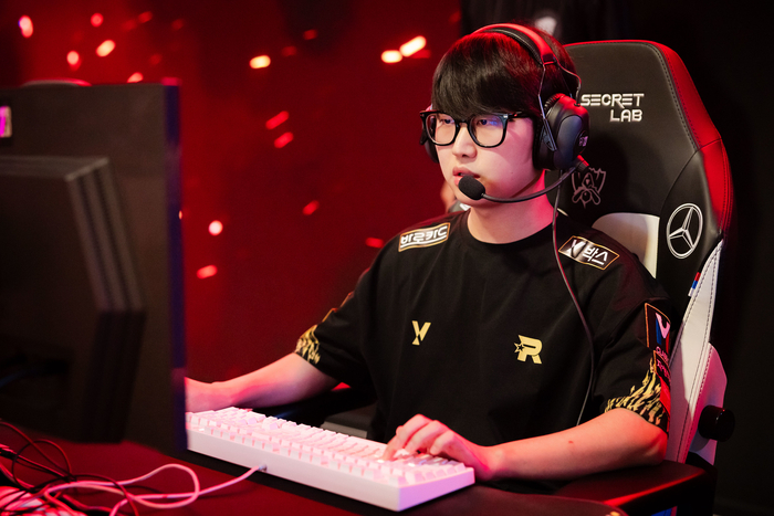 한타의 KT, ‘LCK 내전’서 뒤집기 한방으로 DK에 1세트 승리[SS롤드컵]