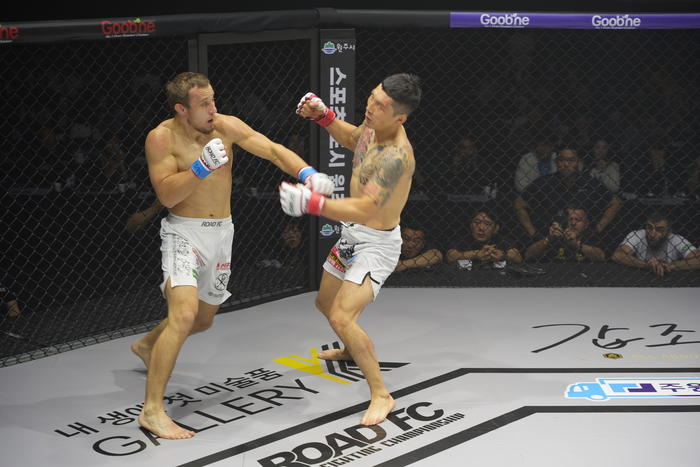 ‘로드FC 066’ 한국 귀화 난딘에르덴, 러시아 파이터에 아쉬운 KO 패.. 상금 1억 획득 실패