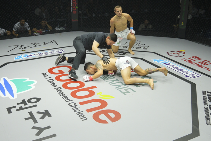 ‘로드FC 066’ 한국 귀화 난딘에르덴, 러시아 파이터에 아쉬운 KO 패.. 상금 1억 획득 실패