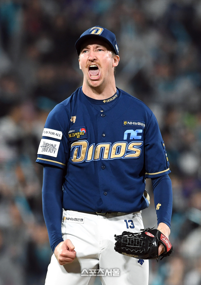 [포토]NC 페디, 위기 탈출에...