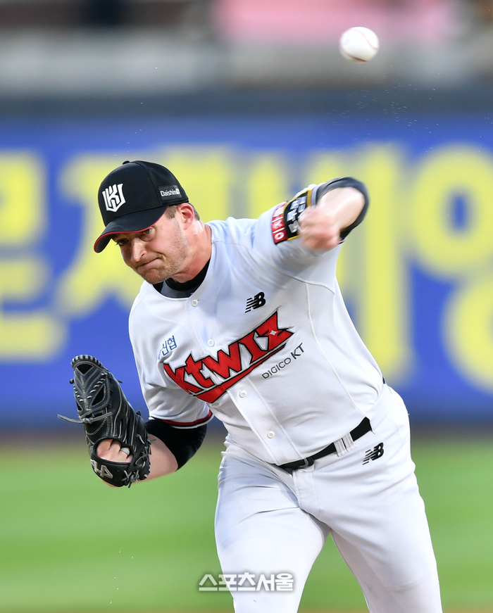 분위기 반전 노리는 KT 벤자민 vs ‘6연승’ 행진 잇겠다는 NC 신민혁, PO 2차전 웃는 팀은?[PO2 선발예고]