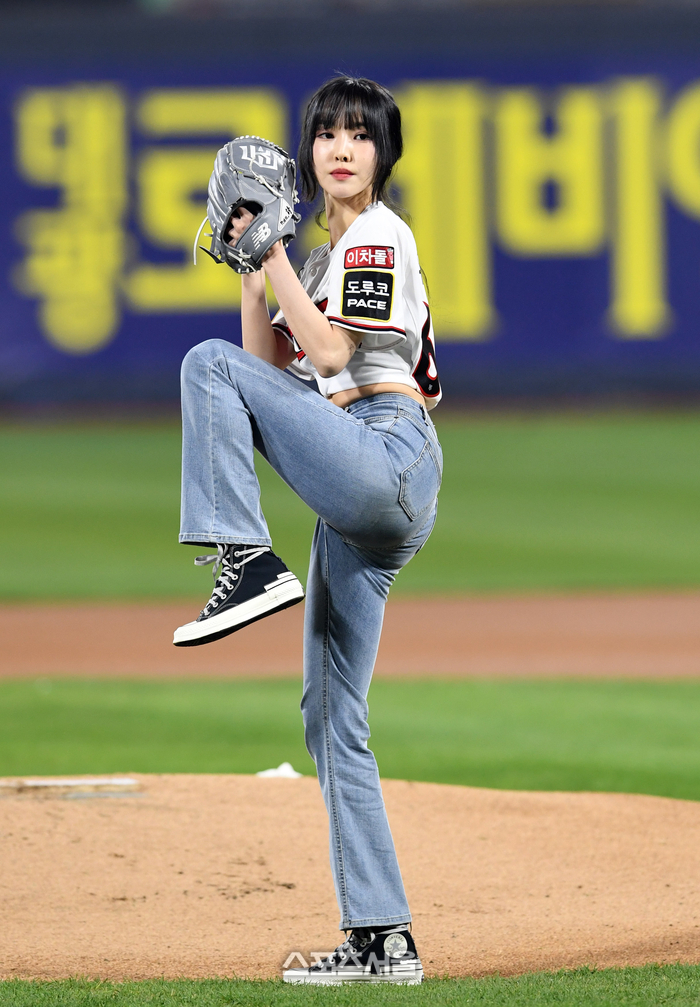 [포토]유주의 멋진 시구