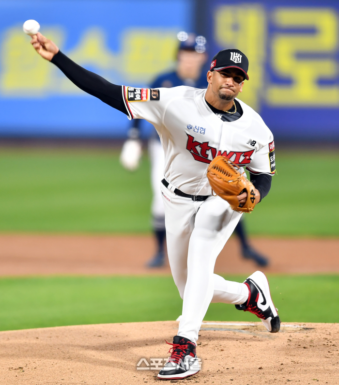 ‘박경수→오윤석’ KT, 라인업 소폭 조정...쿠에바스 ‘사흘 쉬고’ 선발 출격 [PO4]