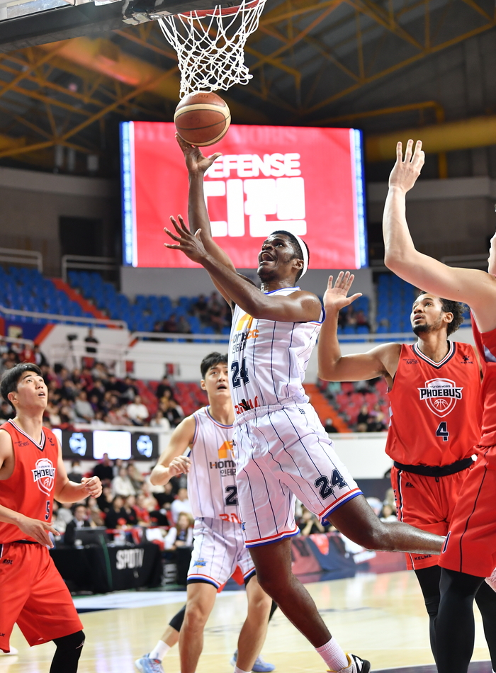 존스+라건아 57점 합작, KCC 현대모비스전 7연패 탈출