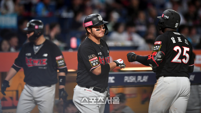 ‘리버스 스윕 노리는 KT’ 5차전 외나무다리 승부 같은 라인업 가동···박경수 대타 대기[PO5]