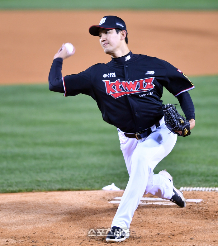 ‘KS 우승 74.4% 잡았다’ 마법의 질주 KT, 고영표 QS 호투+문상철 역전 결승타 LG에 3-2 승리[KS1]