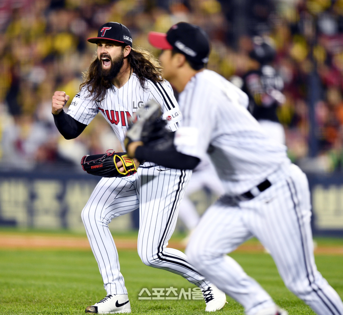 최종 결전에서 진기명기, KT 간파한 LG ‘2-6-4-5T’ 트리플 플레이[KS1]