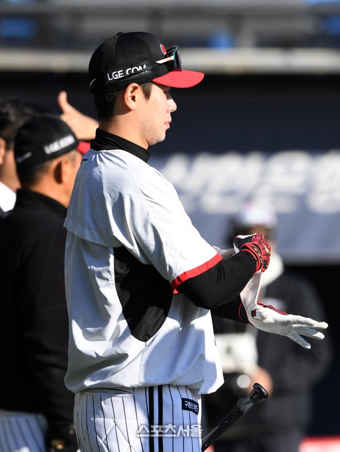 [포토]KS 2차전 준비하는 LG 홍창기