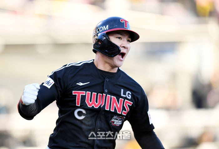 [포토] 7회 스리런포 오지환 '미친 타격감'