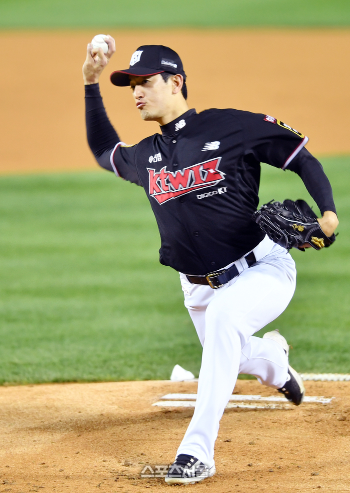 ‘우승 보자’ vs ‘반격 시작’ LG-KT 5차전도 매진...영하 날씨 녹이는 ‘열기’ [KS5]