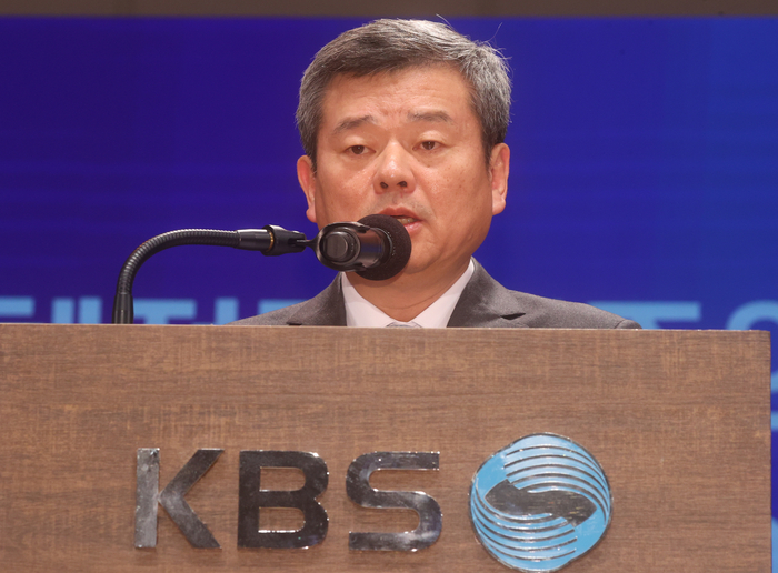 박민 KBS 사장 “임원 임금 30% 삭감 및 명퇴실시…기둥 뒤 직원 사라질것”, 편파보도 논란은 사과 [SS현장]