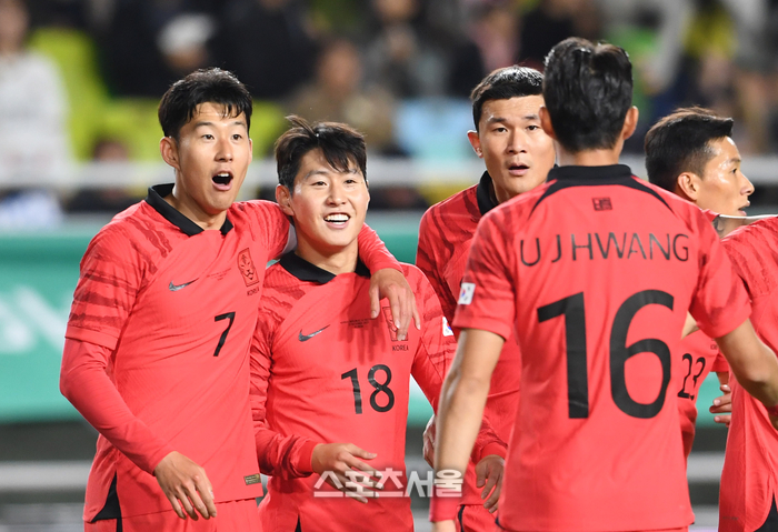 ‘SON·HWANG·LEE’ 빅리그 최고 수준 결정력 ‘코리안 가이즈’ 합창…亞컵 대비 다득점쇼 다시 한 번