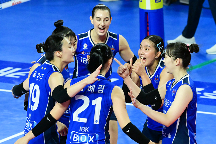 IBK기업은행, 정관장 ‘5연패’ 몰아넣고 2연승…한국전력은 KB손보 꺾고 4연승 질주