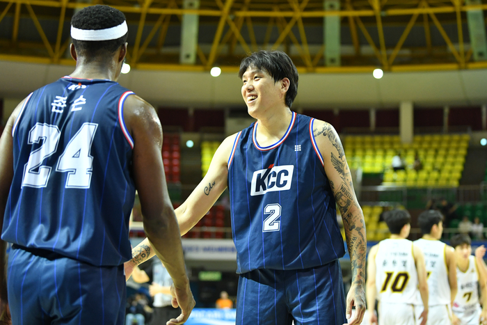 KCC 슈퍼팀 되려면? 최준용-존슨이 키플레이어[SS현장]