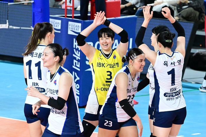 한국전력, KB손보 12연패 몰아넣고 ‘6연승’…IBK기업은행은 정관장에 ‘리버스스윕 승’
