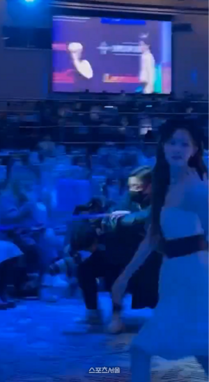 2023 SBS 가요대전, 에스파 윈터에 달려든 남성 막은 안전요원 영상 화제 [SS쇼캠]