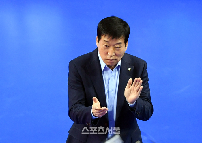 [포토]‘어제의 IBK는 잊어!’ 김호철 감독