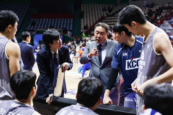 홈 2연승 KCC 전창진 감독 “1쿼터 라인업, 안될 거 같았는데...” [SS현장]