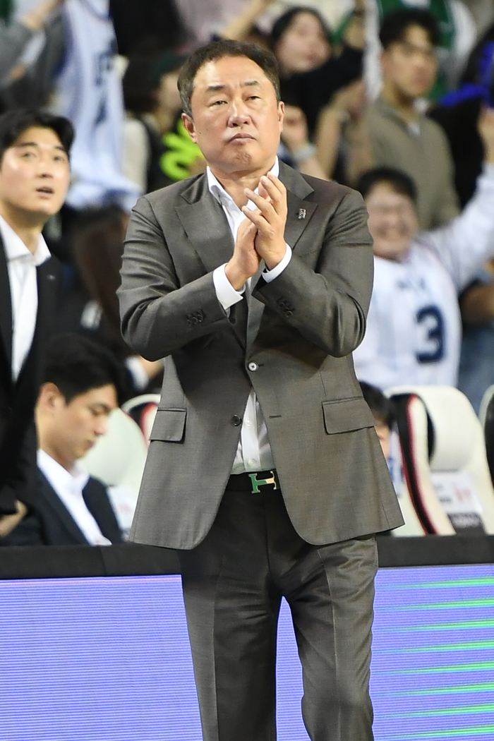 PO 확정 노리는 KCC 전창진 감독 “허훈 수비, 허웅 아닌 이호현 그대로” [SS경기브리핑]