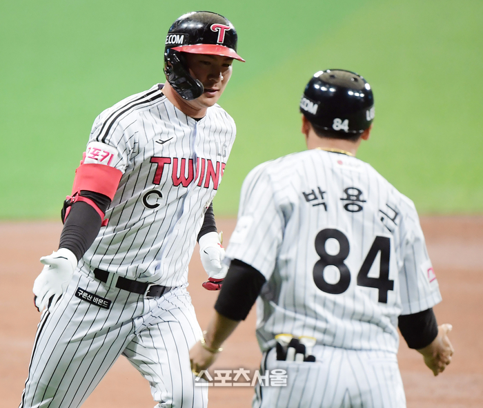 KS MVP 그냥 받은 게 아니다, 오지환 사이영 2위 시즈 위닝샷 공략해 대포 작렬 [서울시리즈]