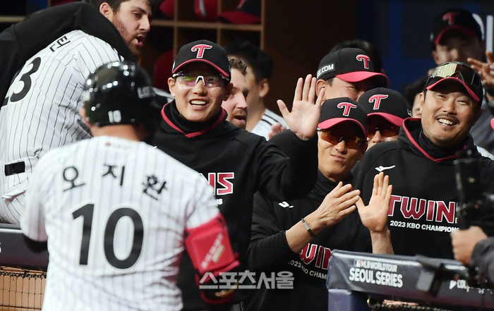 KS MVP 그냥 받은 게 아니다, 오지환 사이영 2위 시즈 위닝샷 공략해 대포 작렬 [서울시리즈]