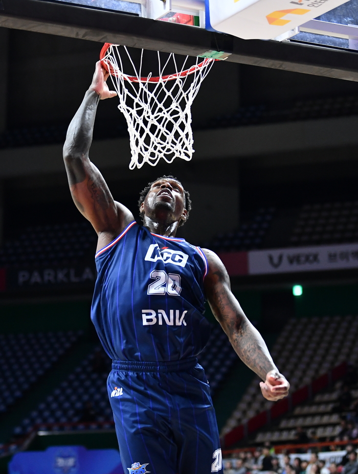 라건아 등 6명 두 자릿수 득점 KCC, 삼성 완파하고 2연승 [SS현장]