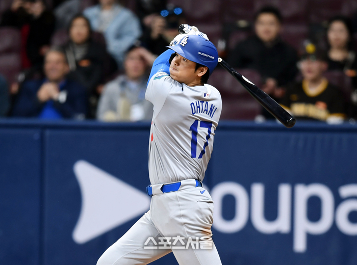 [포토] 8회 1점 추가하는 오타니